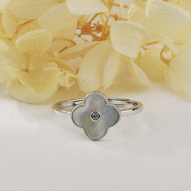 Сребърен пръстен цвете от седеф | колекция Delicate Silver | Бижута Invoke